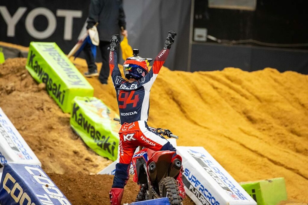 Ken Roczen dominates in Atlanta, taking third victory of the season ...