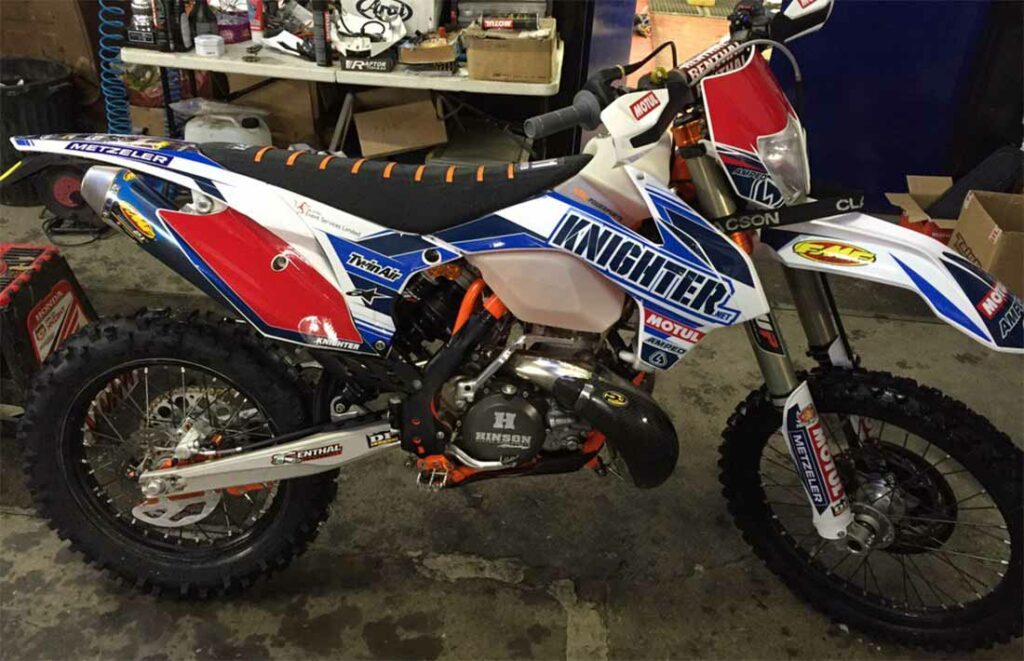David Knight teams up with TT legend John McGuinness for EWC testing ...