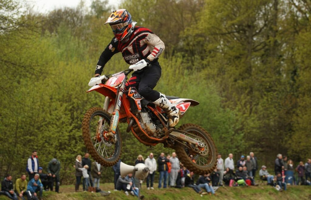 Simpson invincible on UK stage | Dirtbike Rider