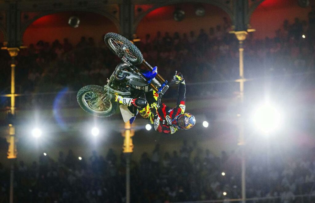 Video: How to Alley-Oop Flair with Tom Pages | Dirtbike Rider