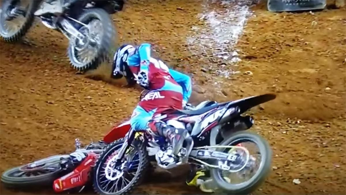 Watch: Atlanta Supercross Crashes | Dirtbike Rider