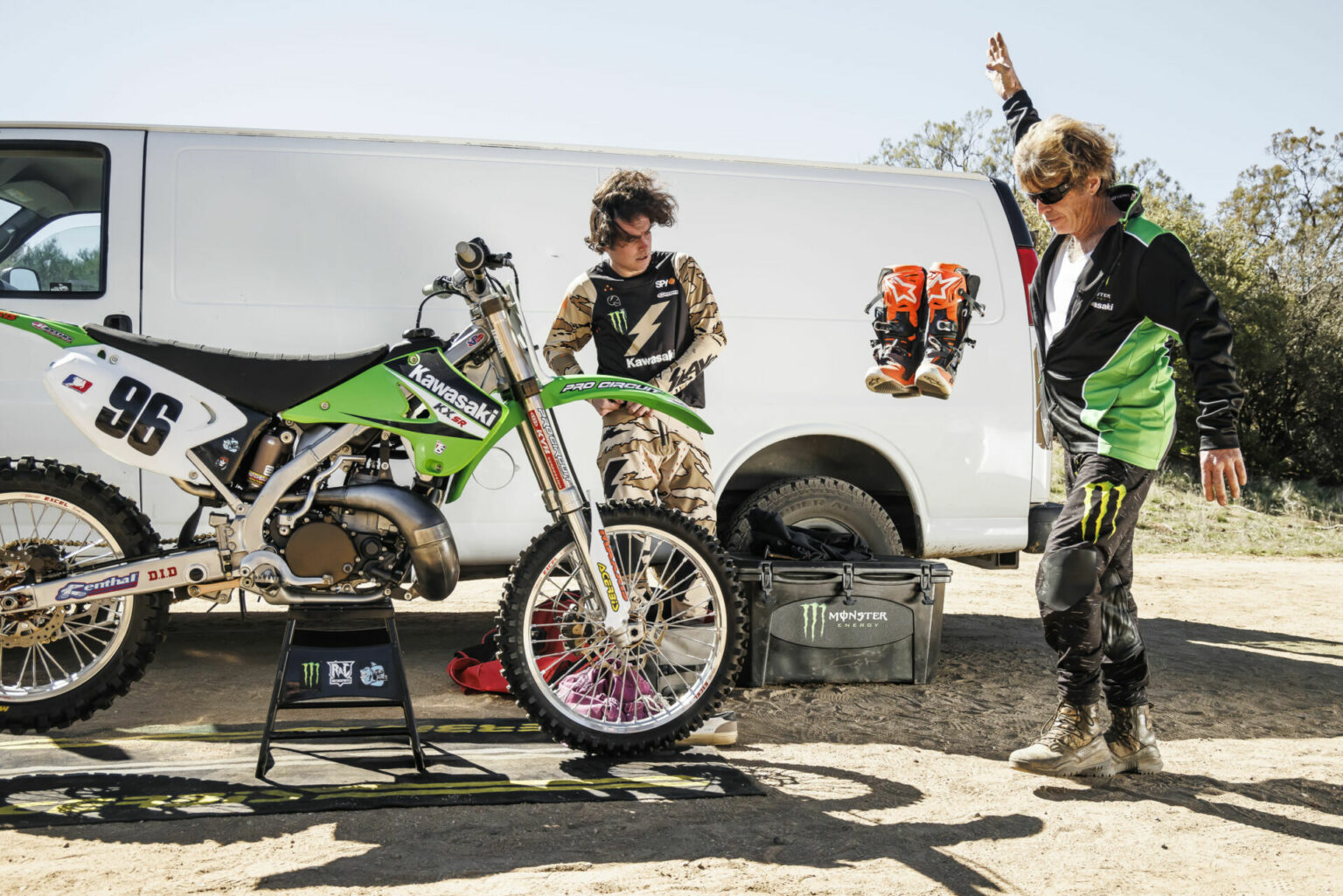 Video: Axell Hodges rides a 2006 KX250 2 Stroke | Dirtbike Rider